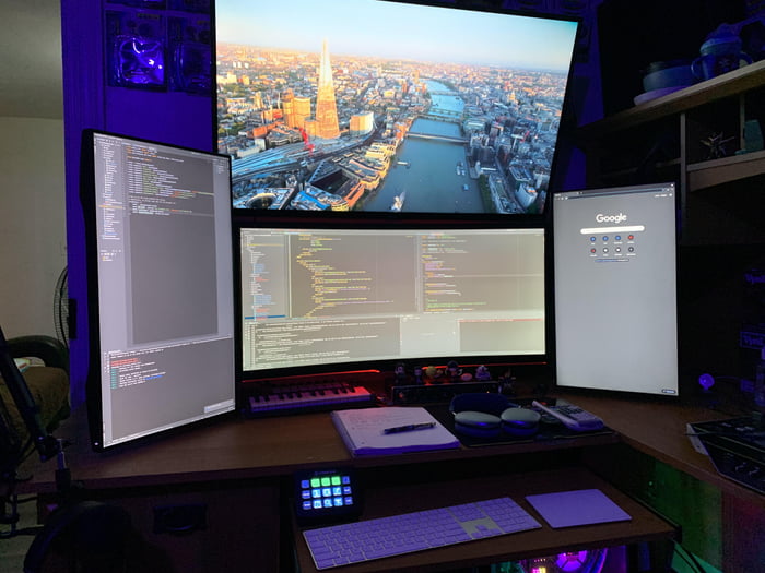Vertical monitors and an ultrawide? Perfect pairing. - 9GAG