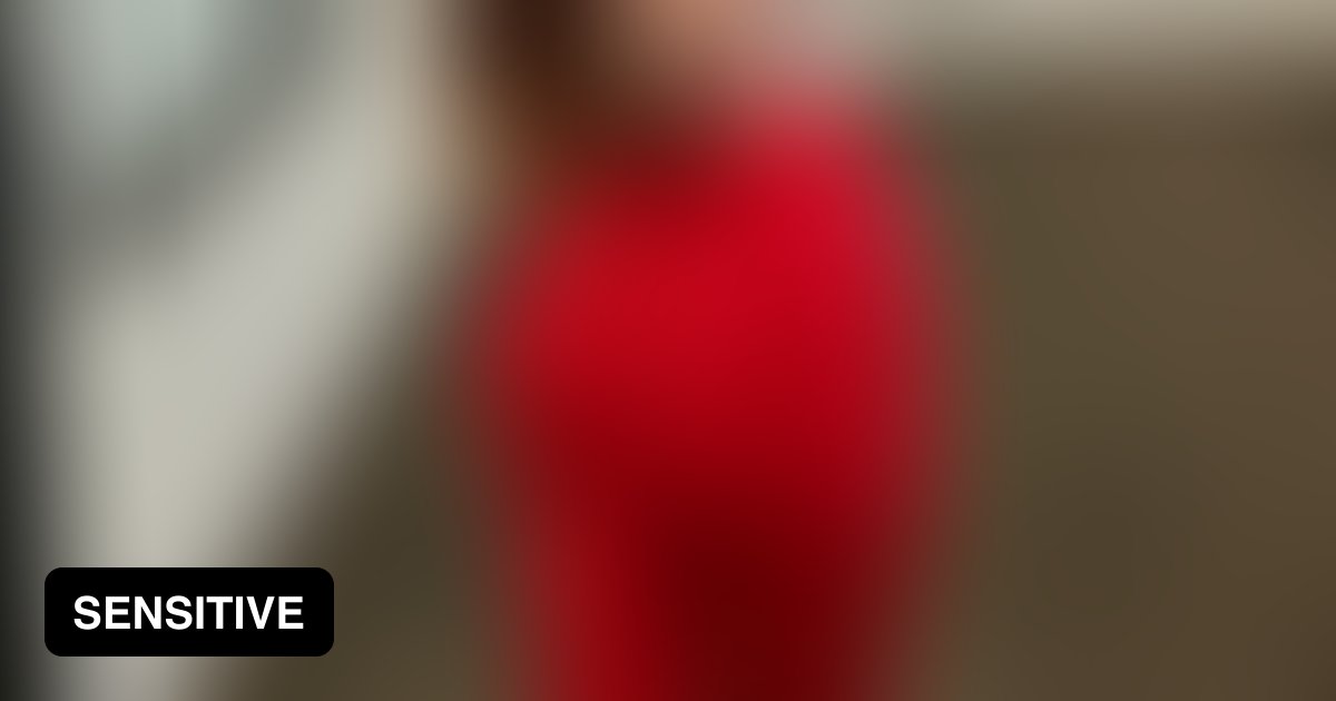 Tight red yoga pants at the gym - 9GAG