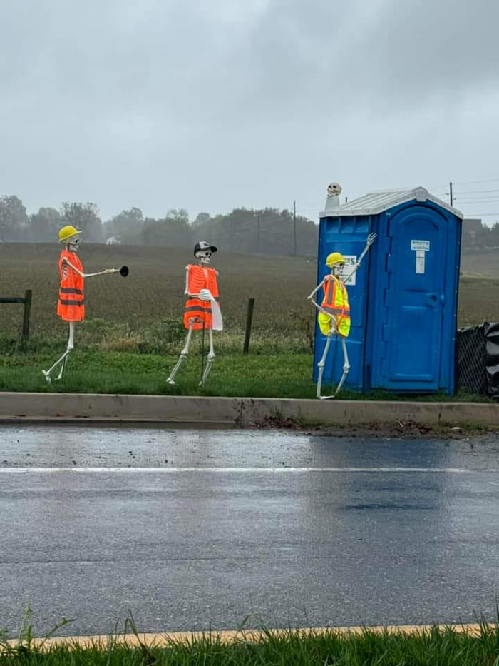 A road construction crew near me decorated for Halloween - 9GAG