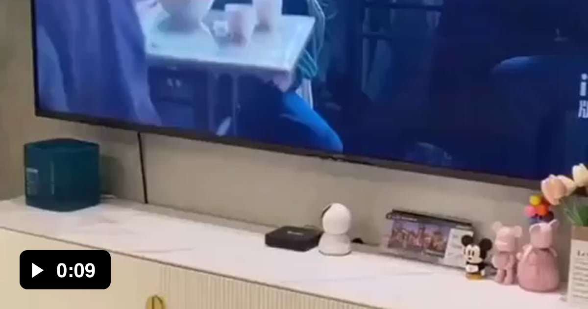 "What's this?! Oh heck yeah new fren, secret snack time it is!! Lemme jus grab that real qui ...