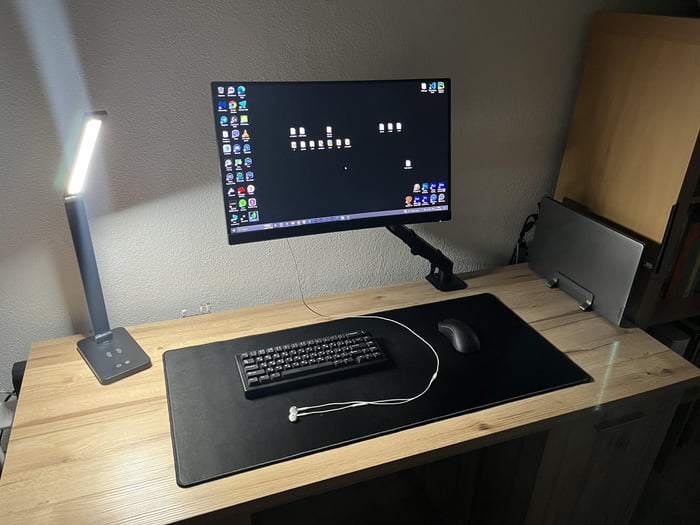 Laptop minimalistic setup - 9GAG