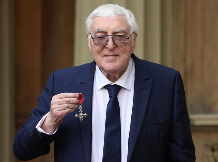 Clive Everton, 87, respected snooker commentator RIP - 9GAG