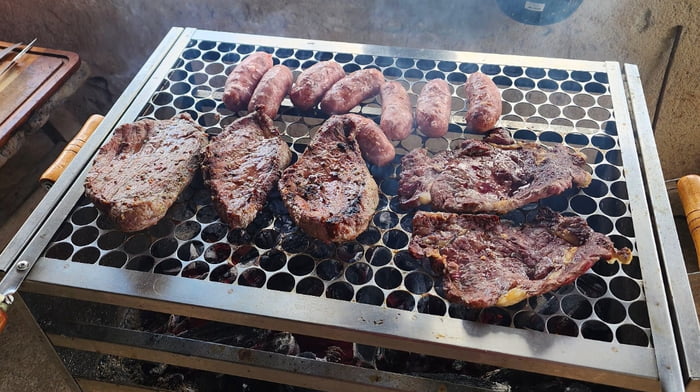 Family Barbecue - 9GAG