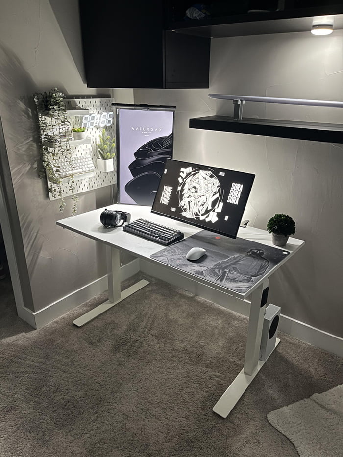 Awesome new monitor - 9GAG