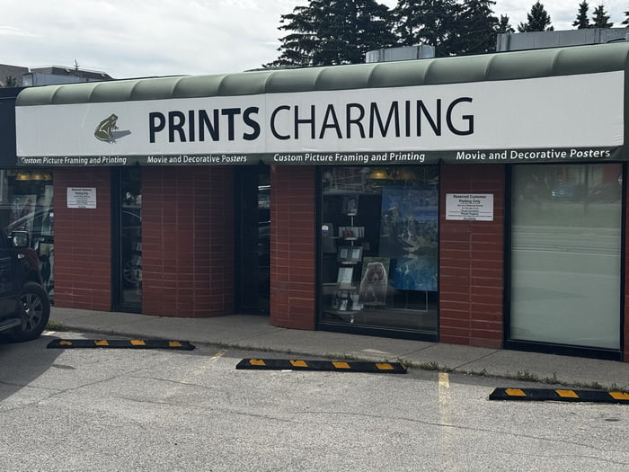 Funny store name does the trick - 9GAG