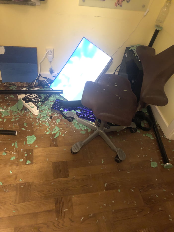 Desk just exploded - 9GAG