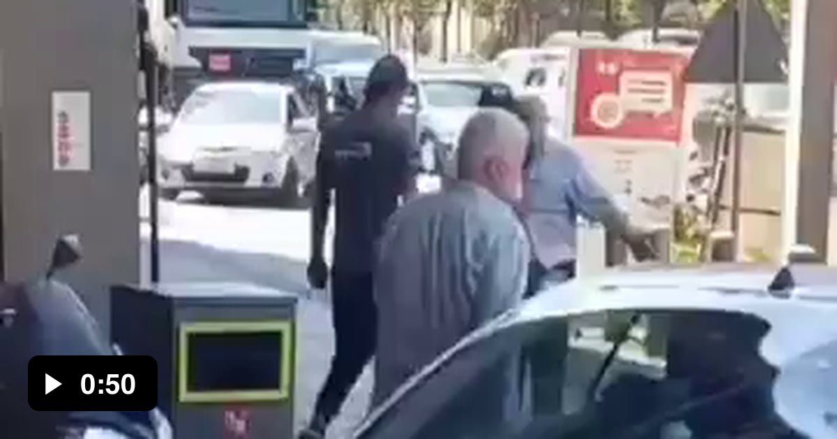 A driver is experiencing a road rage meltdown in a petrol station - 9GAG