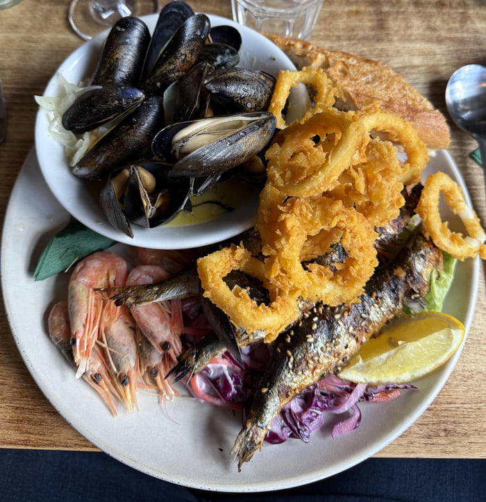 Seafood Feast, Fowey, Cornwall - 9GAG