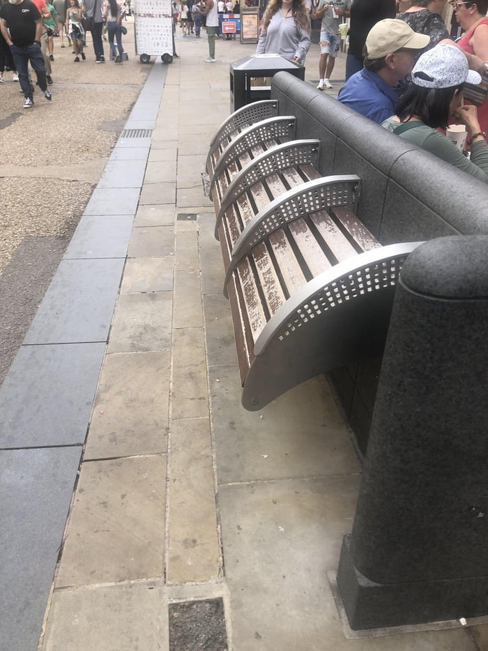 This, this is a crappy bench - 9GAG