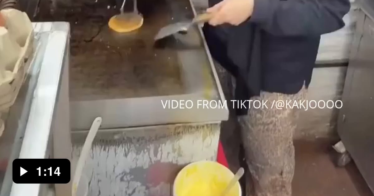 Her burger stall live stream got an unexpected and enthusiastic live audience - 9GAG
