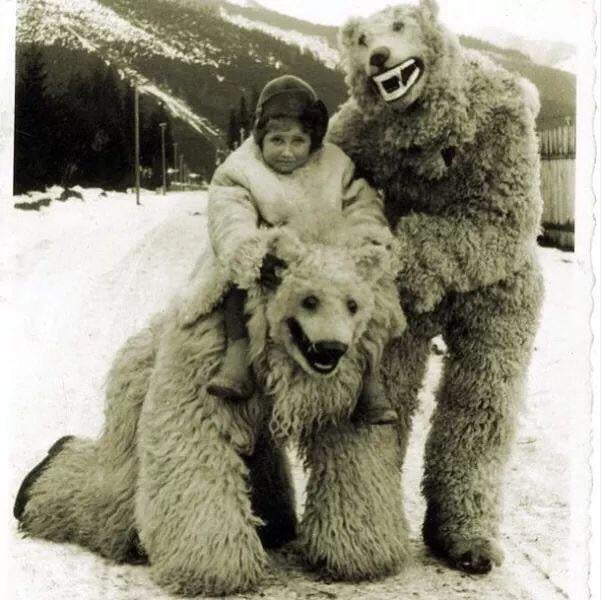 World's first furry convention (1920) - 9GAG