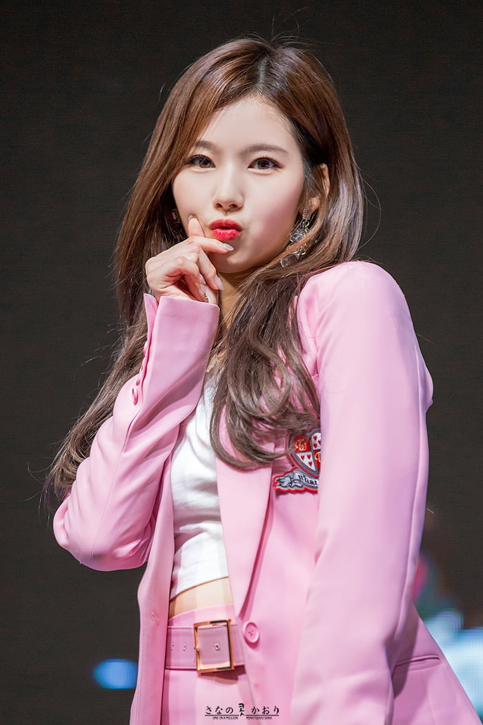 Minatozaki Sana - 9GAG