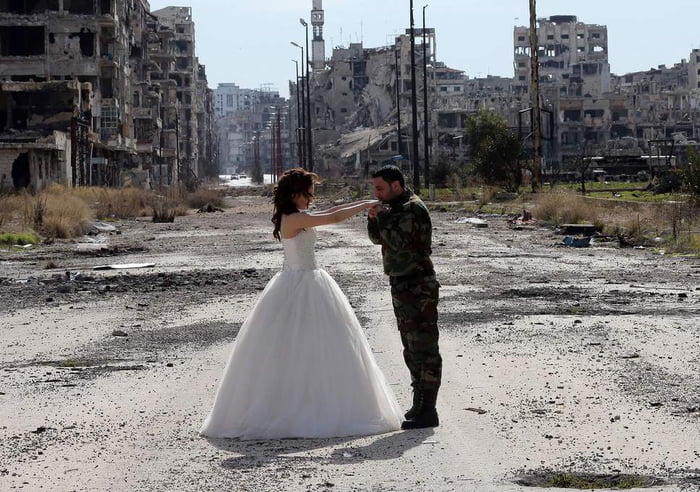 Newlywed Syrian couple Nada Merhi and Hassan Youssef pose for a wedding ...