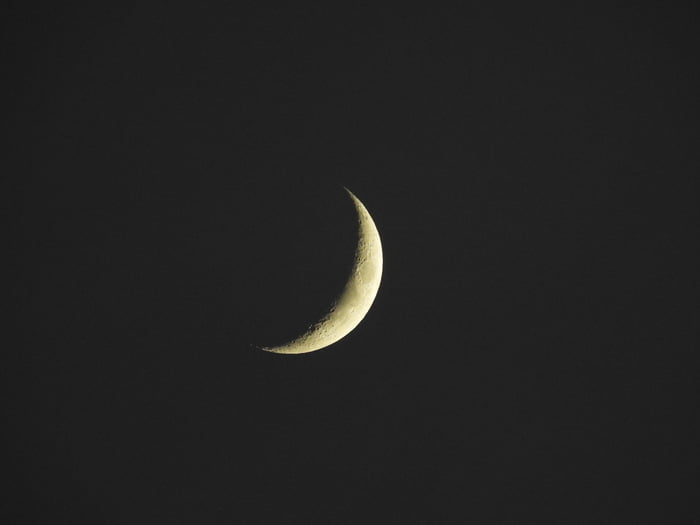 Moon shot through Nikon p1000 - 9GAG