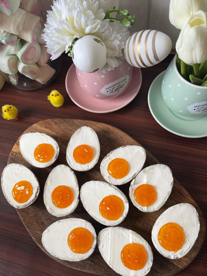 Cheesecake filled Easter eggs - 9GAG