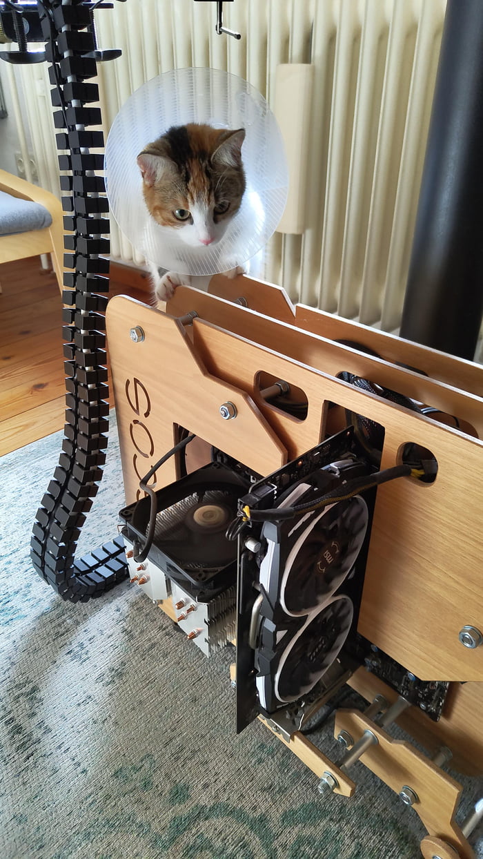 Tech support worker - 9GAG