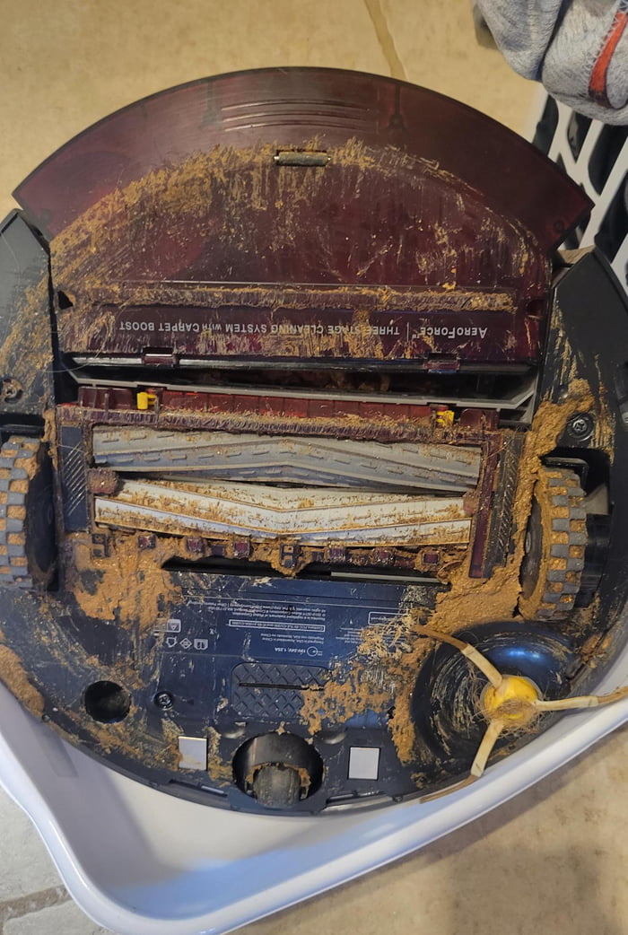 Dog poo and Roomba don’t mix - 9GAG