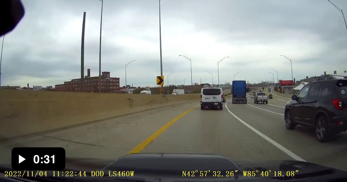 The proper way to merge onto an expressway - 9GAG