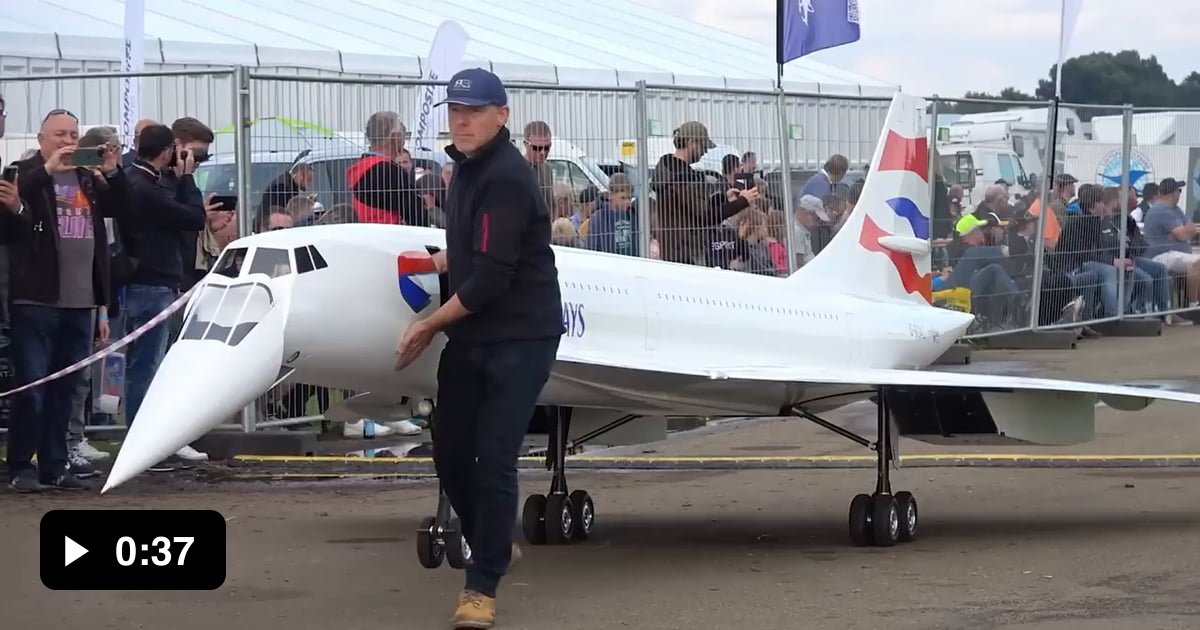 Worlds largest RC Model - 149kg 10 meters long Concorde with 4x jet turbines! - 9GAG