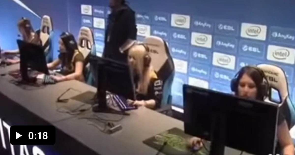 Intense battle - 9GAG