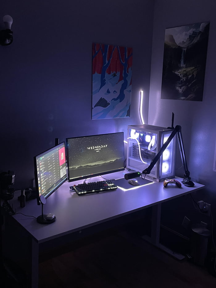 Got a second monitor recently, really improves the space - 9GAG