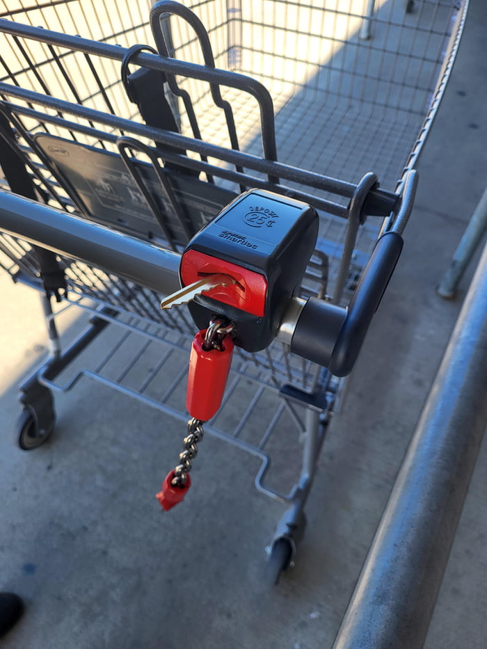 At aldi you can use a key to get past the quarter lock just take your key back - 9GAG