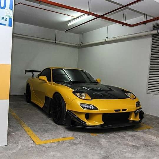 Yellow Mazda Rx-7(FD3S) - 9GAG