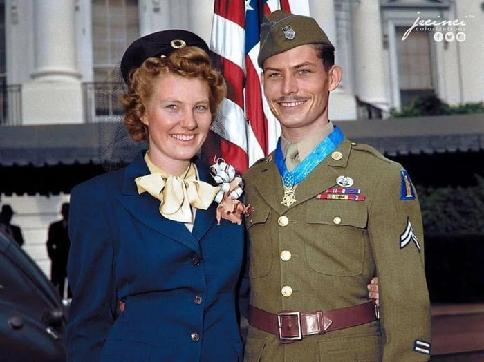 The American combat medic Desmond Doss, next to his wife Dorothy, on ...