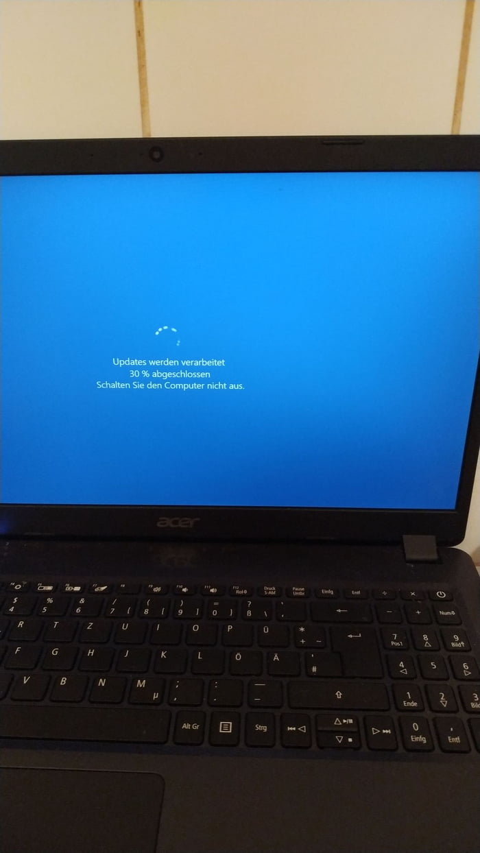 Me: i horny, need mastarbate. Windows: - 9GAG