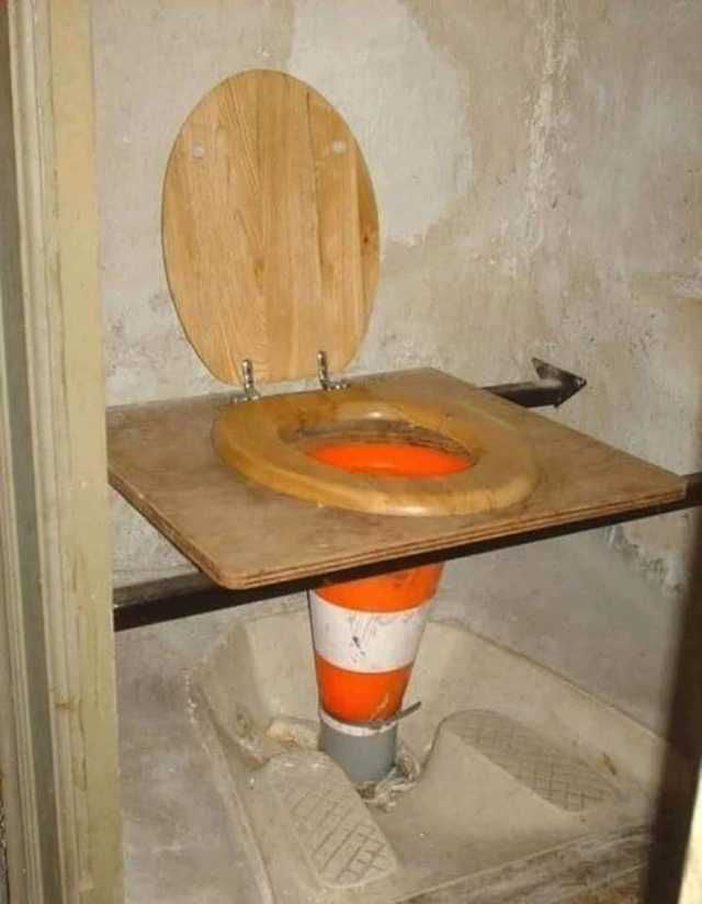 VLC toilet. - 9GAG