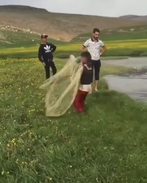New fisherman attempts to throw a net - 9GAG