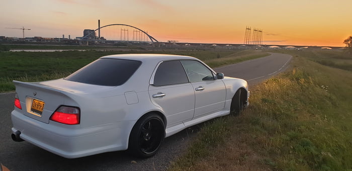 Taking the lady out for a drive. - 9GAG