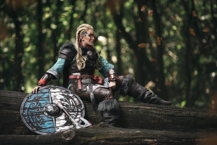 Female Eivor Cosplay from the upcoming Assassin's Creed Valhalla game ...