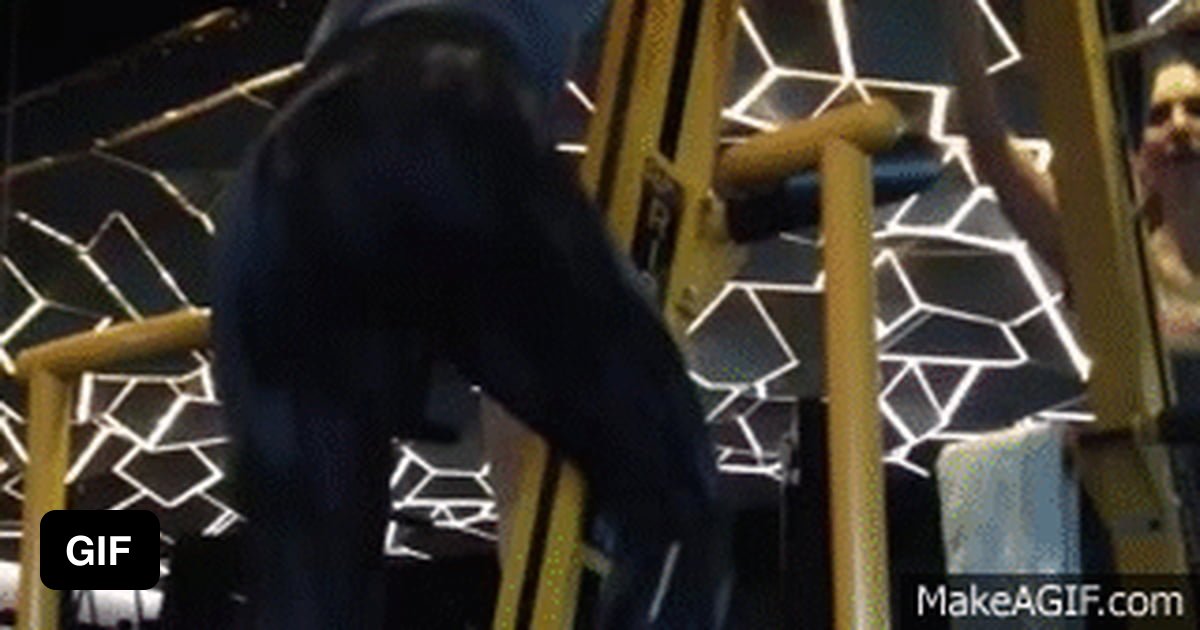 Alison Brie doing butt toning exercise - 9GAG