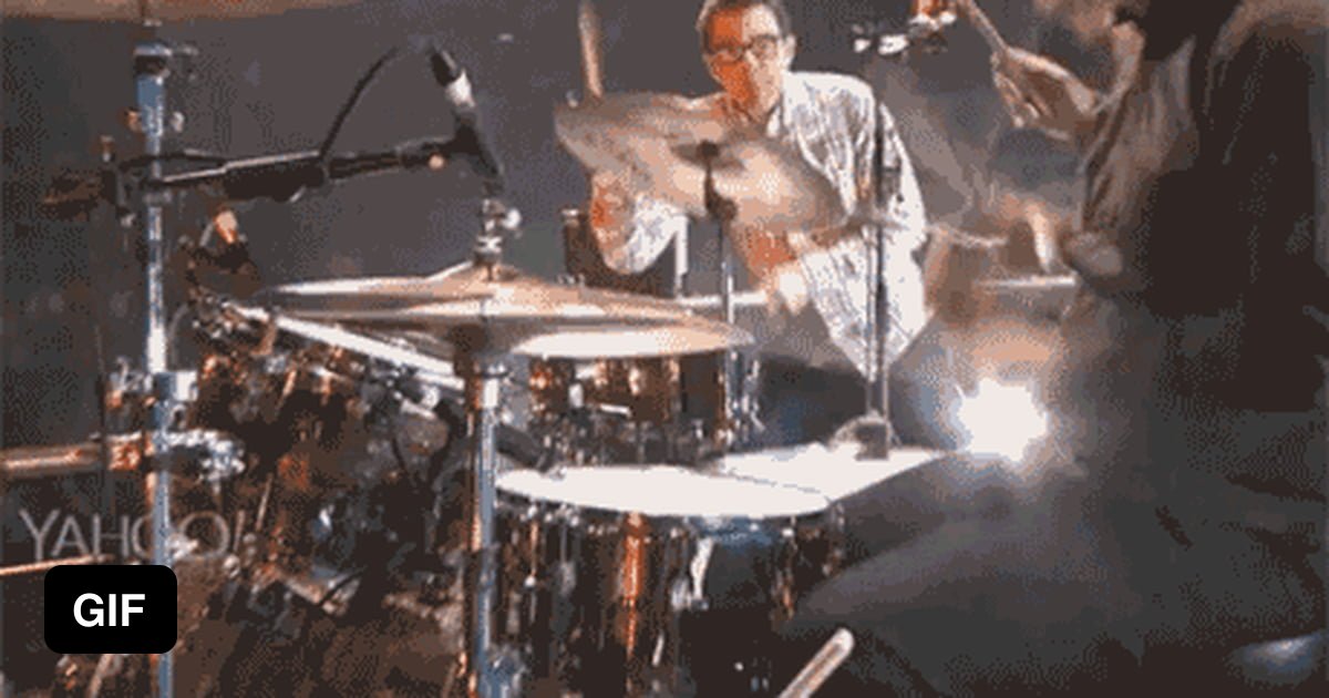 Mashing the controller buttons when playing someone in a fight game - 9GAG