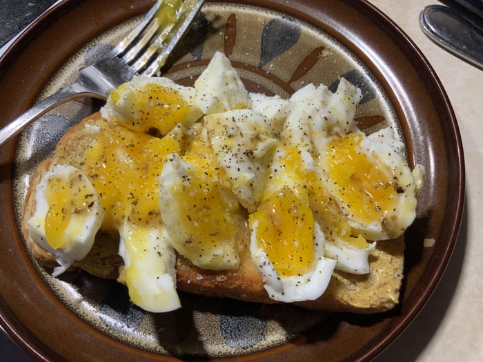 Eggs on toast - 9GAG
