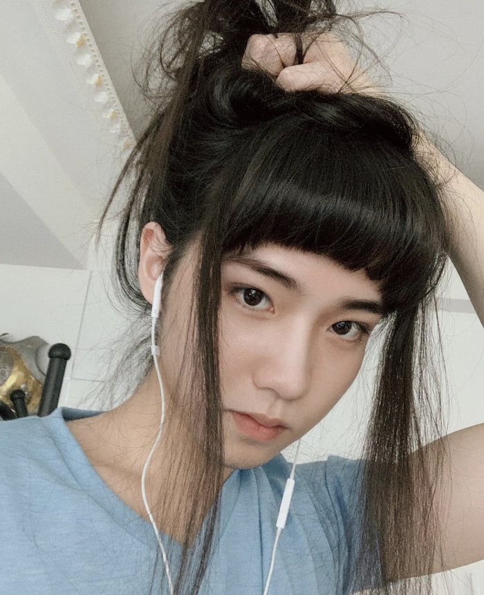 He is a singer - 9GAG