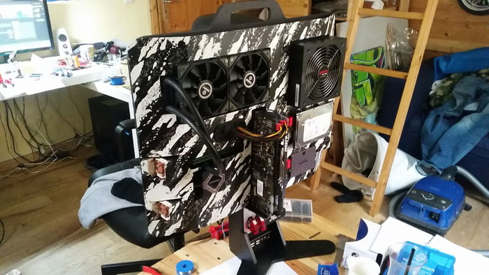 I built a kind of special PC. If you like it, I'll share the building ...