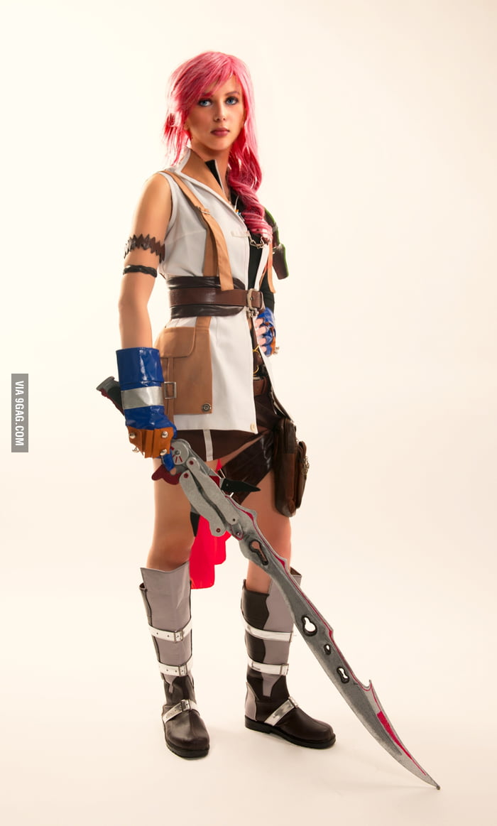 Lightning FFXIII Cosplay - 9GAG