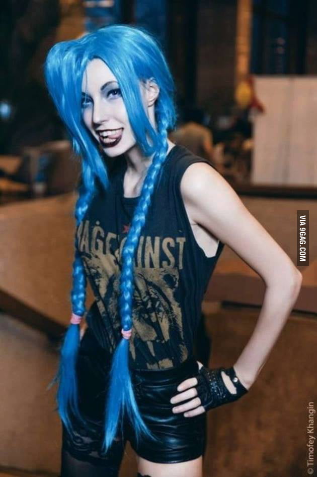 Casual Jinx cosplay. Anyone knows her? - 9GAG