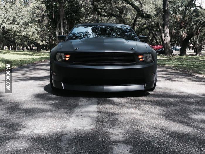 Matte black Mustang - 9GAG