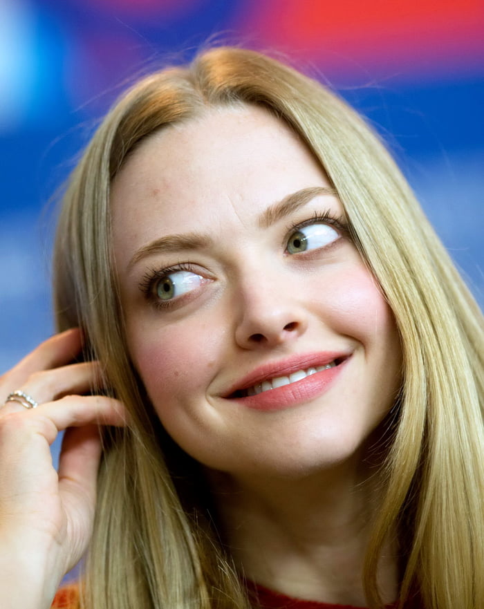 Amanda Seyfried . . . "Her Eyes" - 9GAG