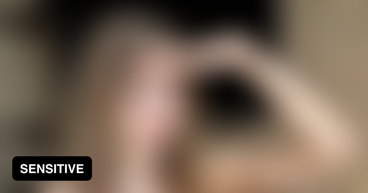 Wut color r her eyes? - 9GAG