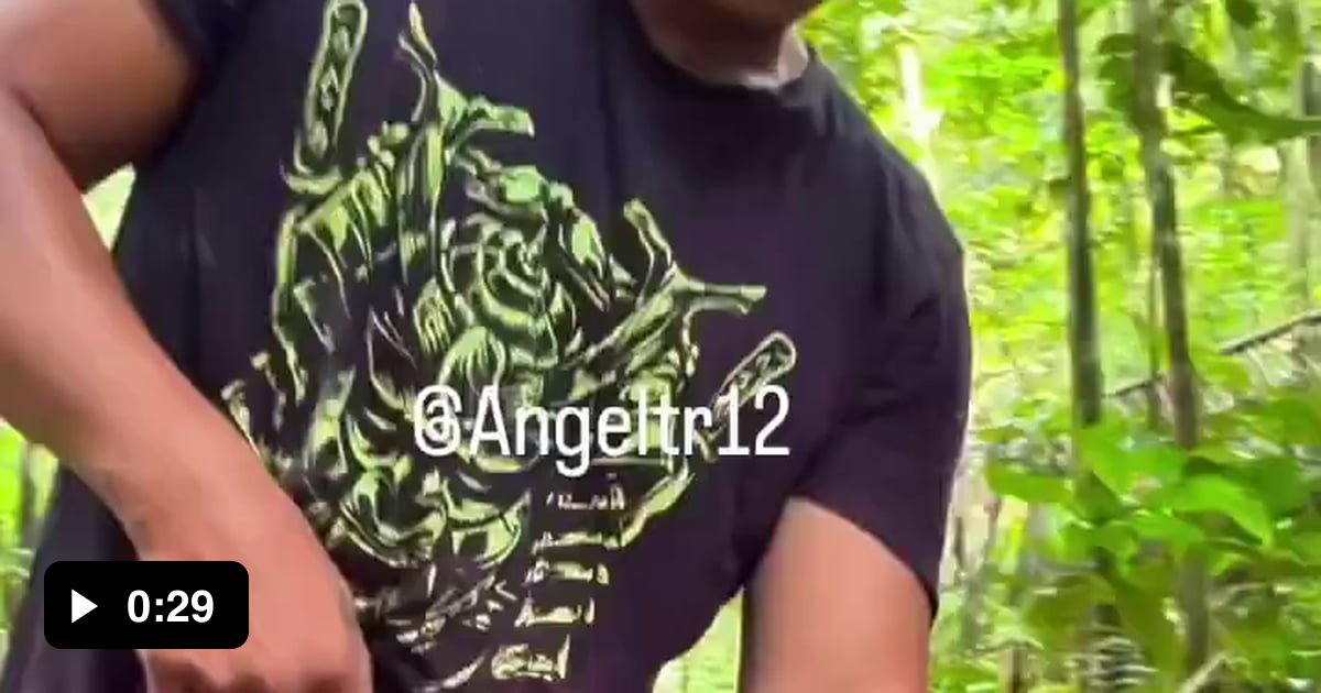 This happens to your bro! Are you sucking the venom out? - 9GAG