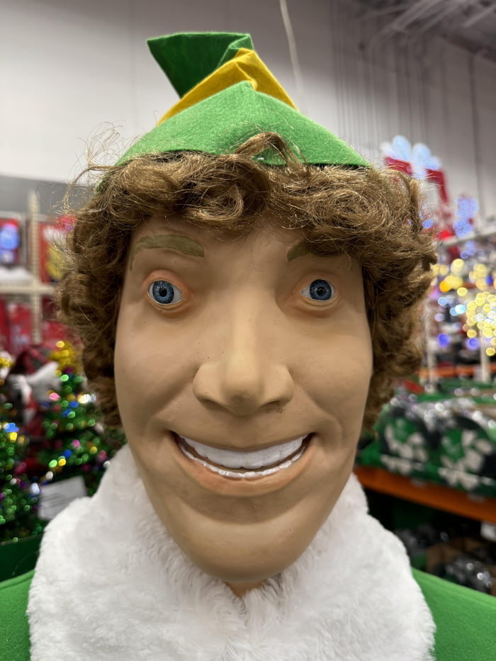 This life size “Elf” decoration at Home Depot - 9GAG