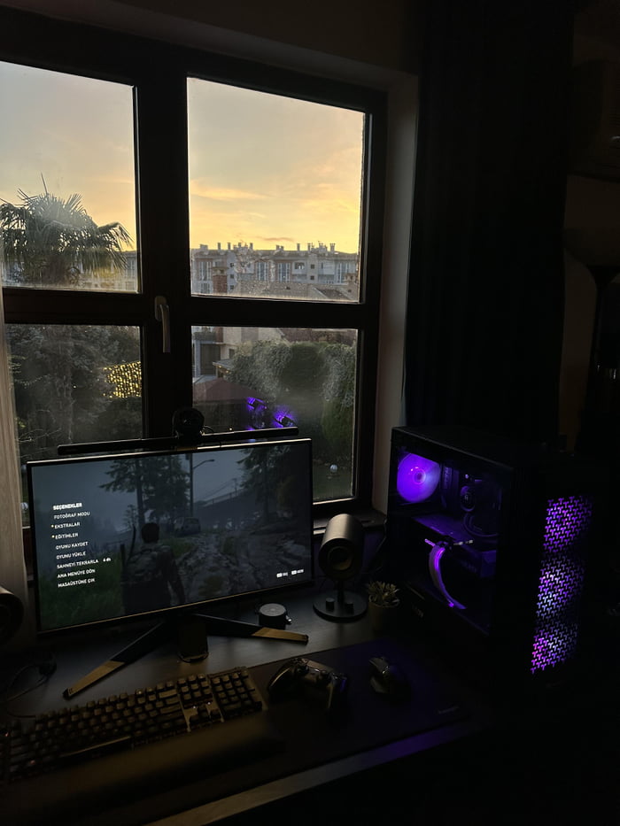 Would you prefer to have a window behind your monitor or not? - 9GAG