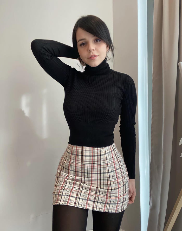 Tight and short skirt - 9GAG