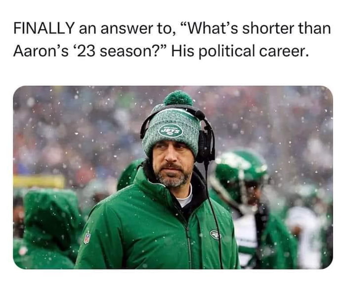 And the quarterback is toast …. - 9GAG