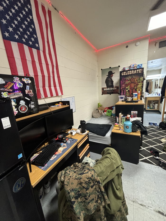 20yo barracks room - 9GAG