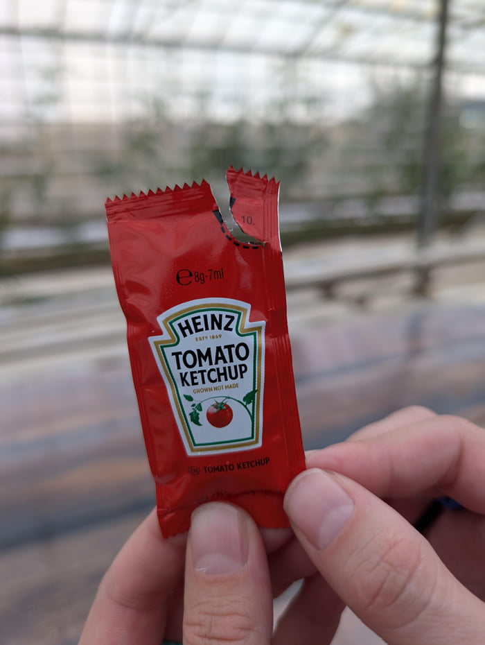 Tearing the ketchup packet right along the lines - 9GAG